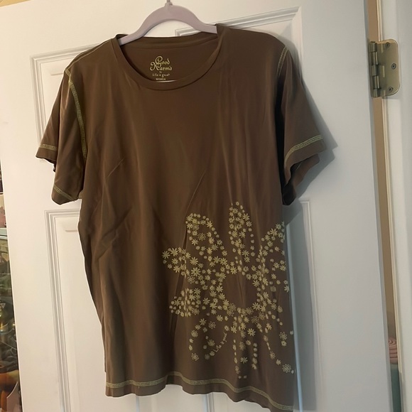 Life Is Good | Tops | Life Is Good Daisy Tee Size Xl | Poshmark